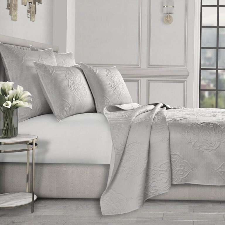 J Queen New York Riviera Quilted Full/Queen Coverlet Set Silver